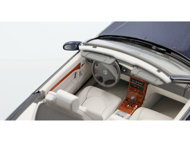 MODEL 1:18 SL R129 AZURE BLUE | Kolekcja Mercedes-Benz \ Akcesoria i ...